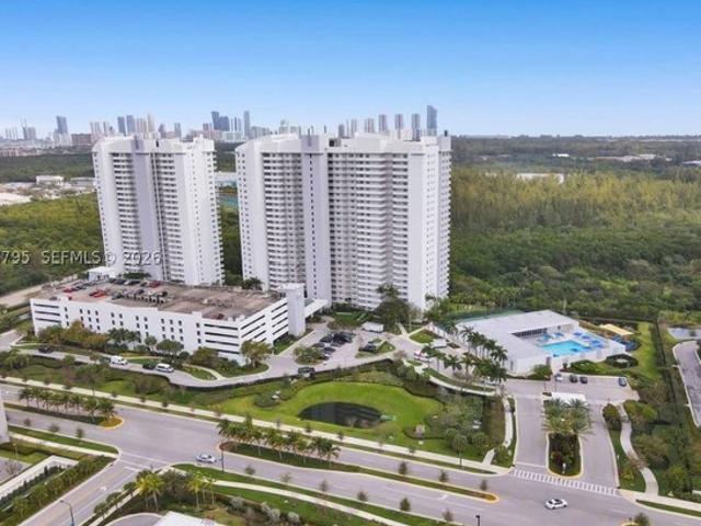 15051 Royal Oaks Ln Apt 2403, North Miami, FL 33181
