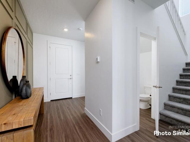 15058 Irisation Ave