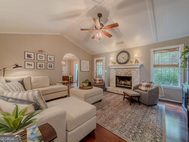 1505 Nunnally Way