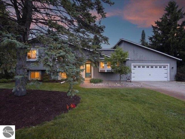 1505 Commerce Pines Dr, Commerce Township, MI 48390