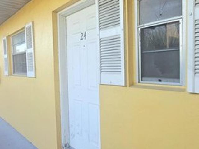 1505 Crescent Cir Unit B24, West Palm Beach, FL 33403