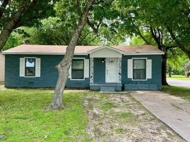 1505 Lynn St, Bonham, TX 75418