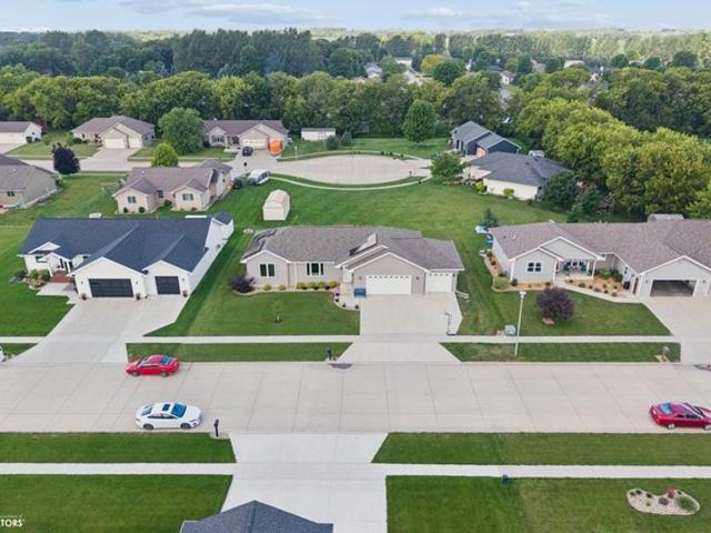 1505 Rylea Dr, Clear Lake, IA 50428