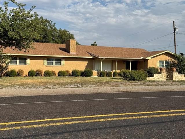 1505 S Main St, Quanah, TX 79252