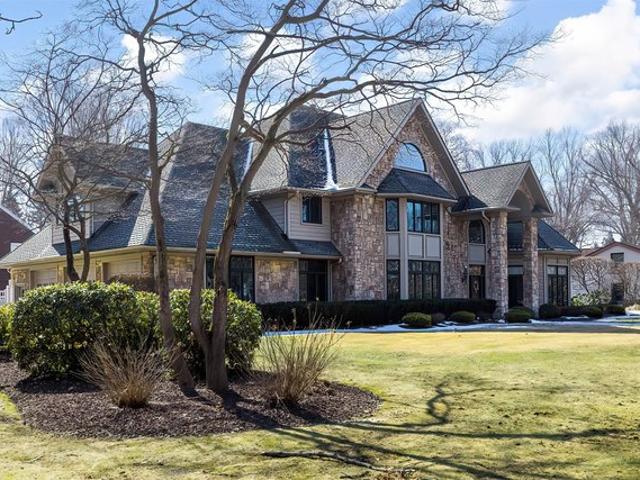 1505 S Shore Dr, Erie, PA 16505