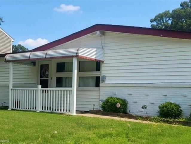 1505 Sparrow Rd, Chesapeake, VA 23325