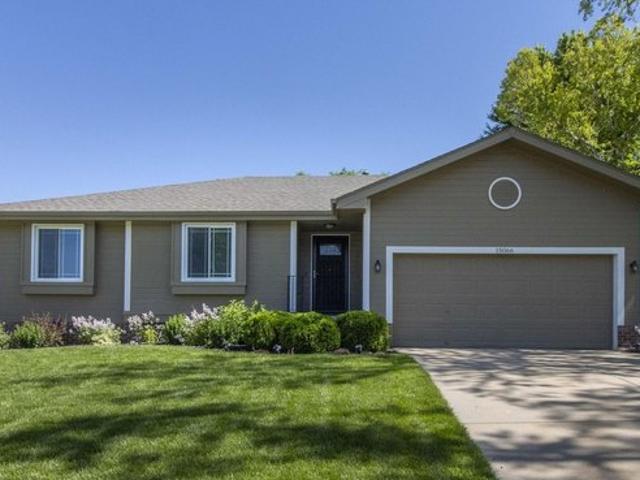 15066 Sherwood Ave, Omaha, NE 68116
