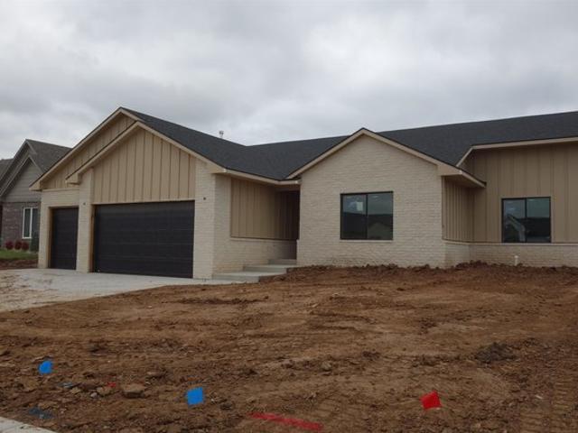 1506 N Emerald Valley Dr, Mulvane, KS 67110