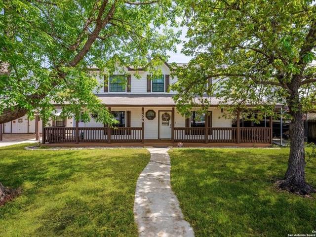 1506 D St, Floresville, TX 78114