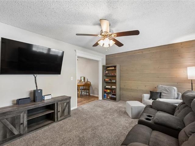 1506 Hawthorn Circle