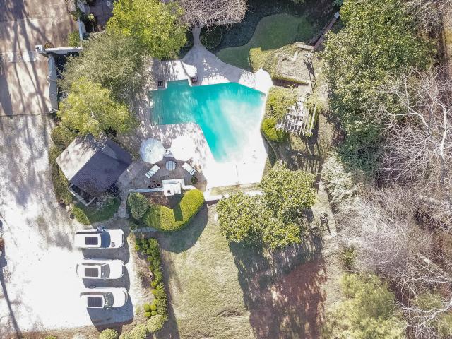 1506 Hickory Ln