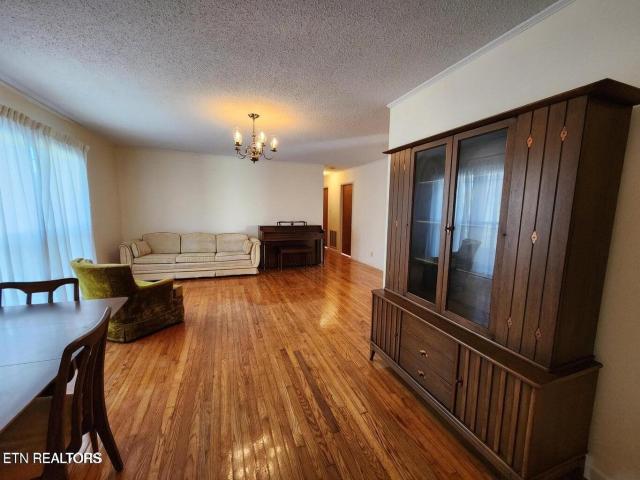 1506 Ridgeway Circle