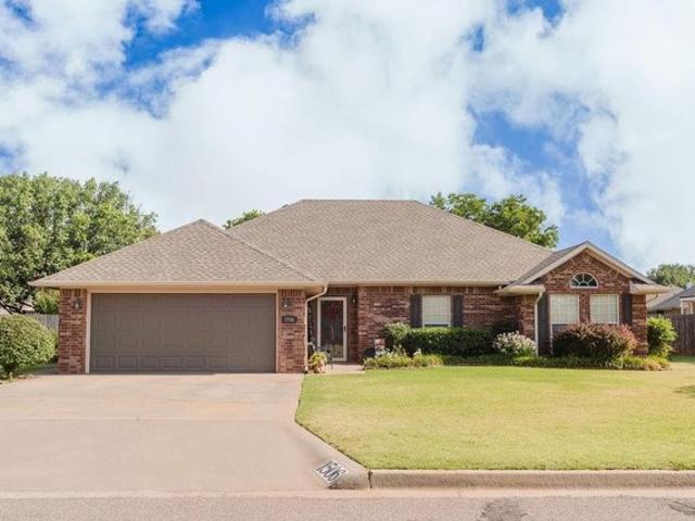 1506 W Debbie Dr, Elk City, OK 73644