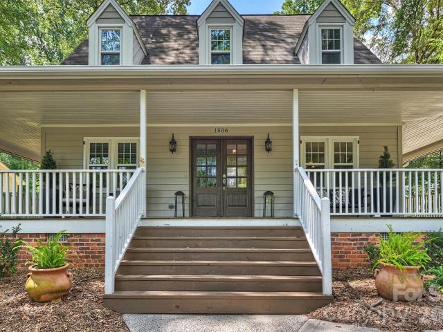 1506 Wandering Way Drive