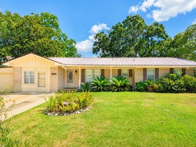 1507 Meadow Ln, Brenham, TX 77833
