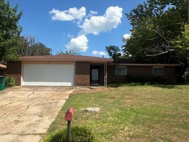 1507 N Matthews St, Bowie, TX 76230