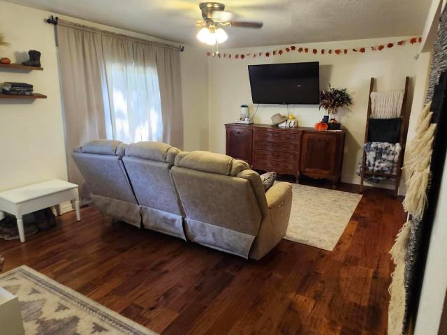 1507 North N Riverside Road