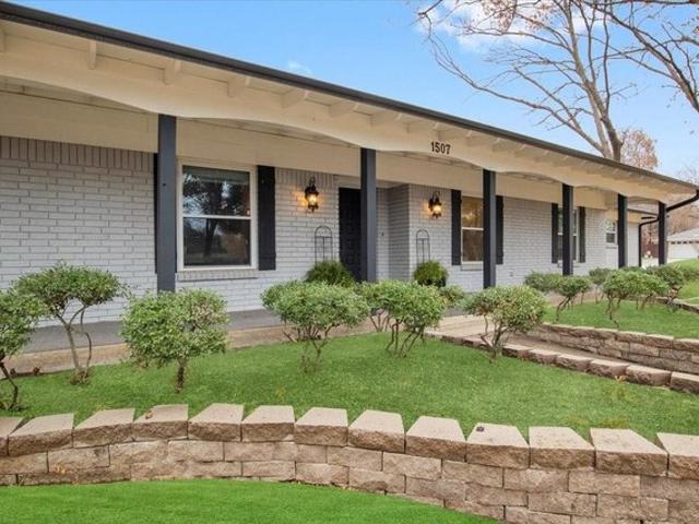 1507 Greenbrier Dr, Sherman, TX 75092
