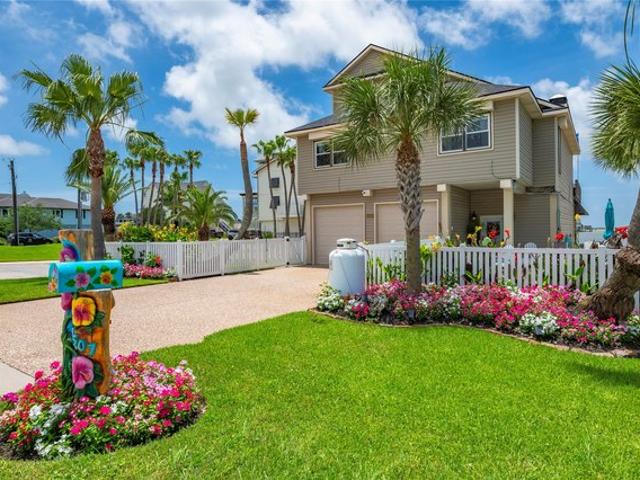 1507 Tiki Dr, Tiki Island, TX 77554