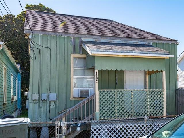 1507J H Clouser St, Galveston, TX 77550