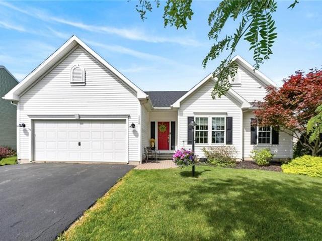 1508 Coral Dr, Farmington, NY 14425