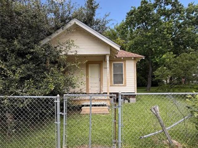 1508 Elm St, Baytown, TX 77520