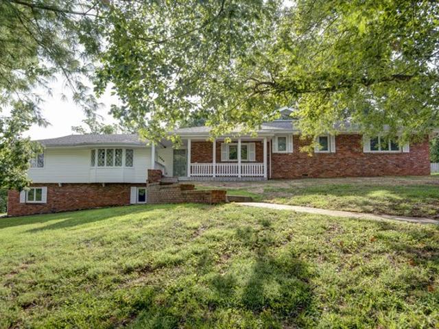 1508 S Essex Rd, Springfield, MO 65809