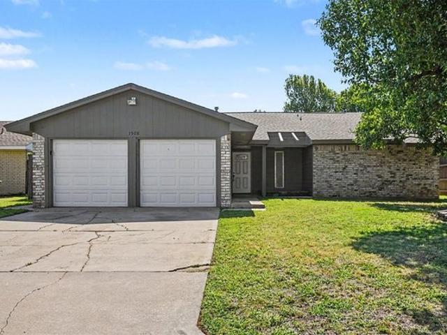 1508 W Hollyhead Ter, Yukon, OK 73099