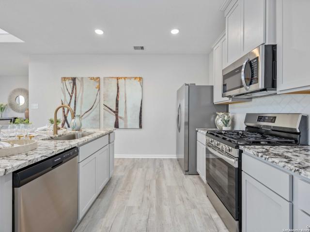 15090 Homing Mdw, San Antonio, TX 78253 | MLS #1945 | Compass