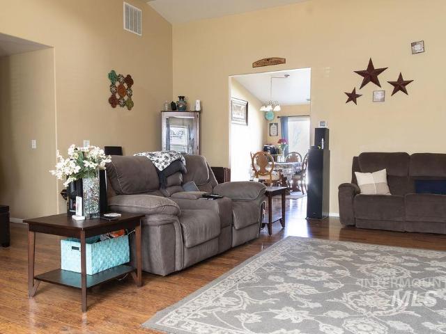 1509 N Elm