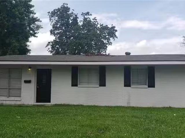 1509 CLOVER DR, LAKE CHARLES, LA 70607 Single Family Residence.
