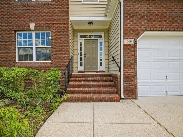 1509 Drumheller DR