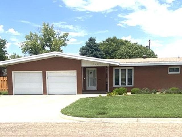 1509 E Hackberry St, Garden City, KS 67846
