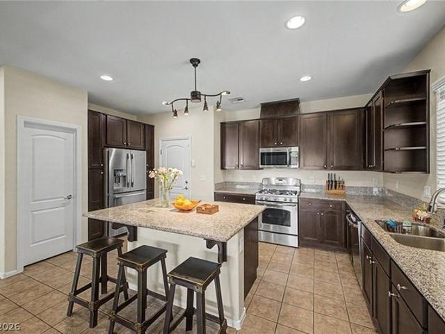 1509 Eagles Pass Ave, Las Vegas, NV 89084