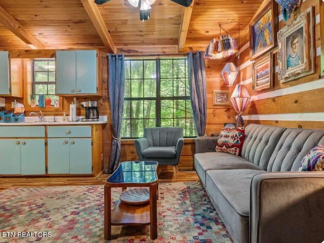 1509 School House Gap Rd
