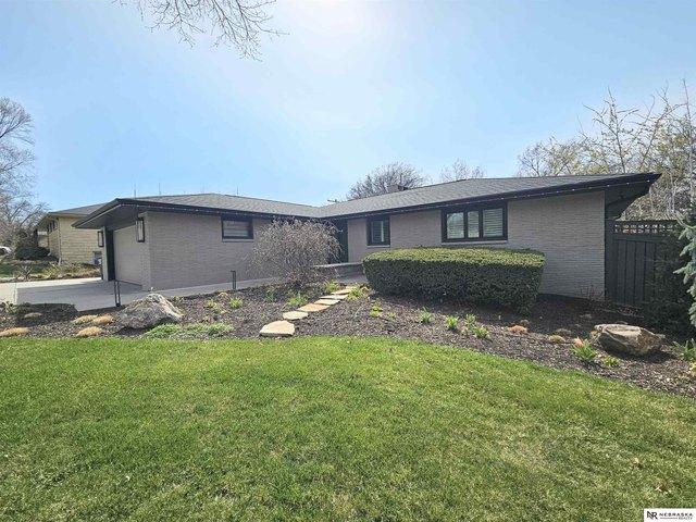 1509 Skyline Dr, Lincoln, NE 68506