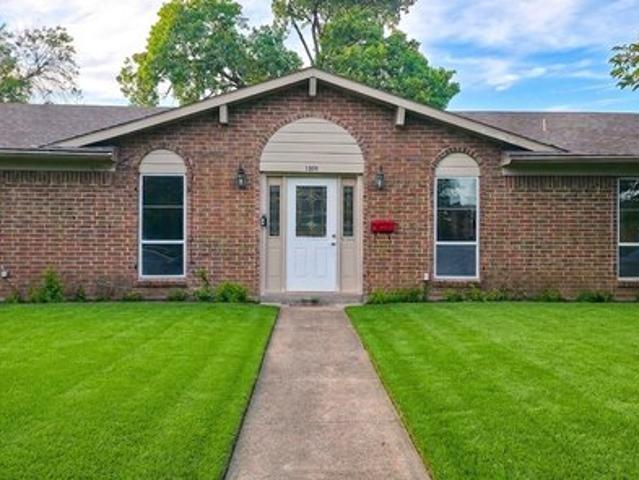 1509 Travis St, Garland, TX 75042