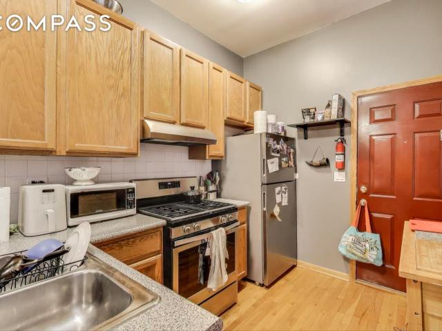 1509 W Thomas St 2R, Chicago, IL