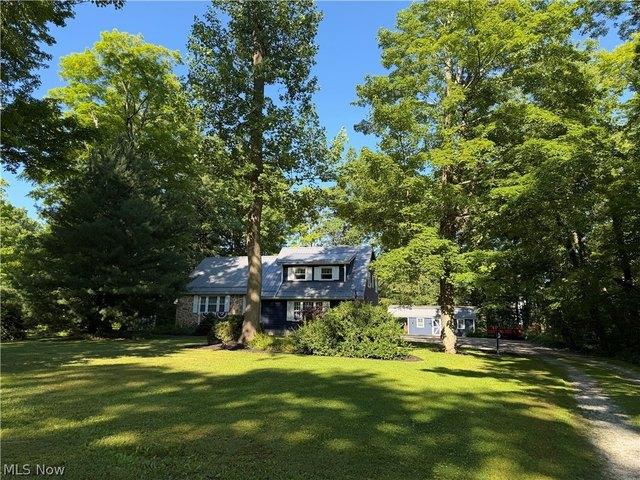 15000 S Crestwood Dr, Middlefield, OH 44062