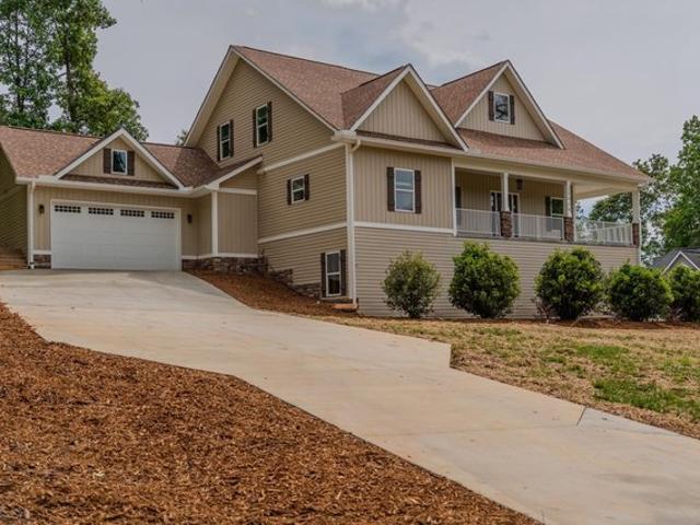 15004 Beacon Ridge Dr, Seneca, SC 29678