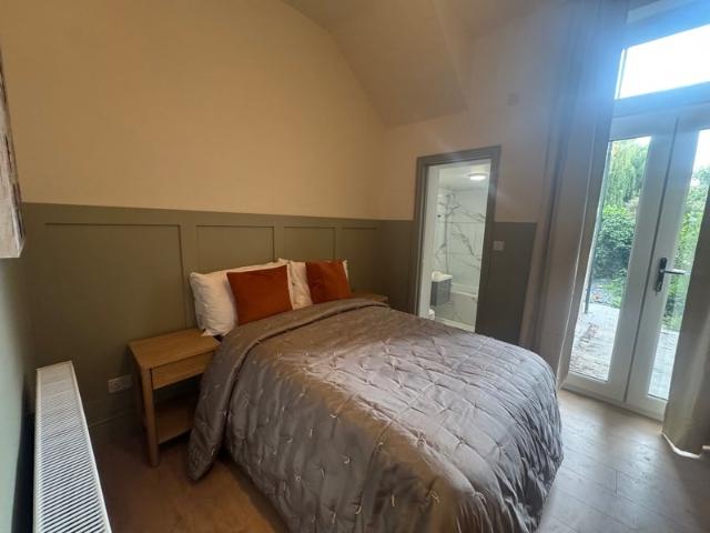 £1500 Brand Newly Refurbish Studio in W6 w/ Garden