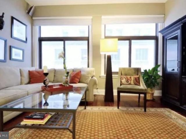 1500 Chestnut Street # 4D