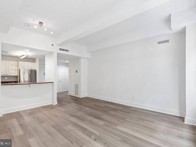 1500 Chestnut Street # 8G