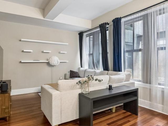 1500 Chestnut Street # 8I