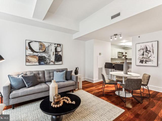 1500 Chestnut Street # 14E