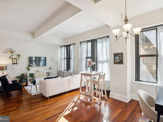 1500 Chestnut Street # 16I