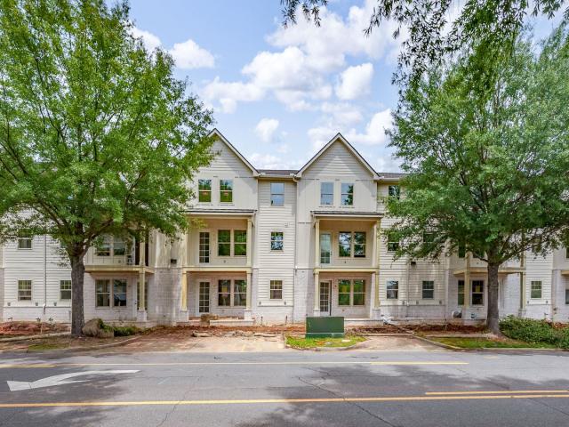 $1500 per bedroom Five blocks from Bryant Denny Stadium Available August 2026 – 5BR/5.5BA Luxury Townhome Near UA & Bryant Denny Stadium