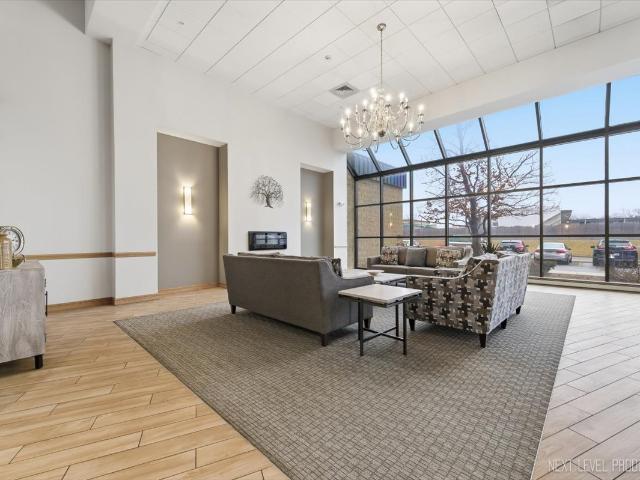 1500 S Ardmore Avenue # 304