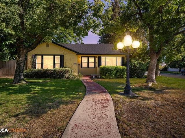 1500 W College Ave, Visalia, CA 93277