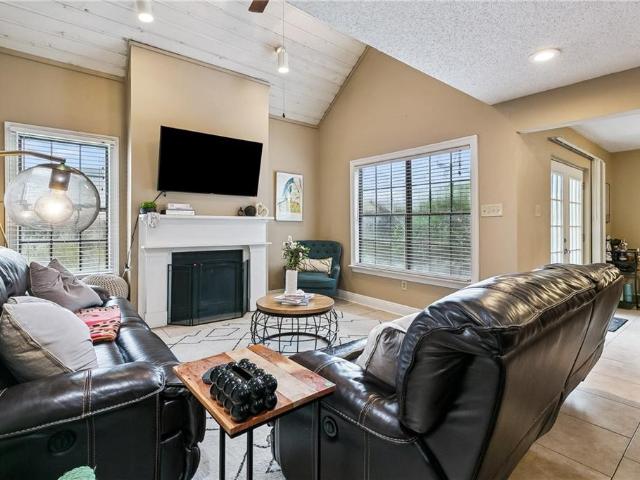 1500 W Esplanade Avenue # 5A
